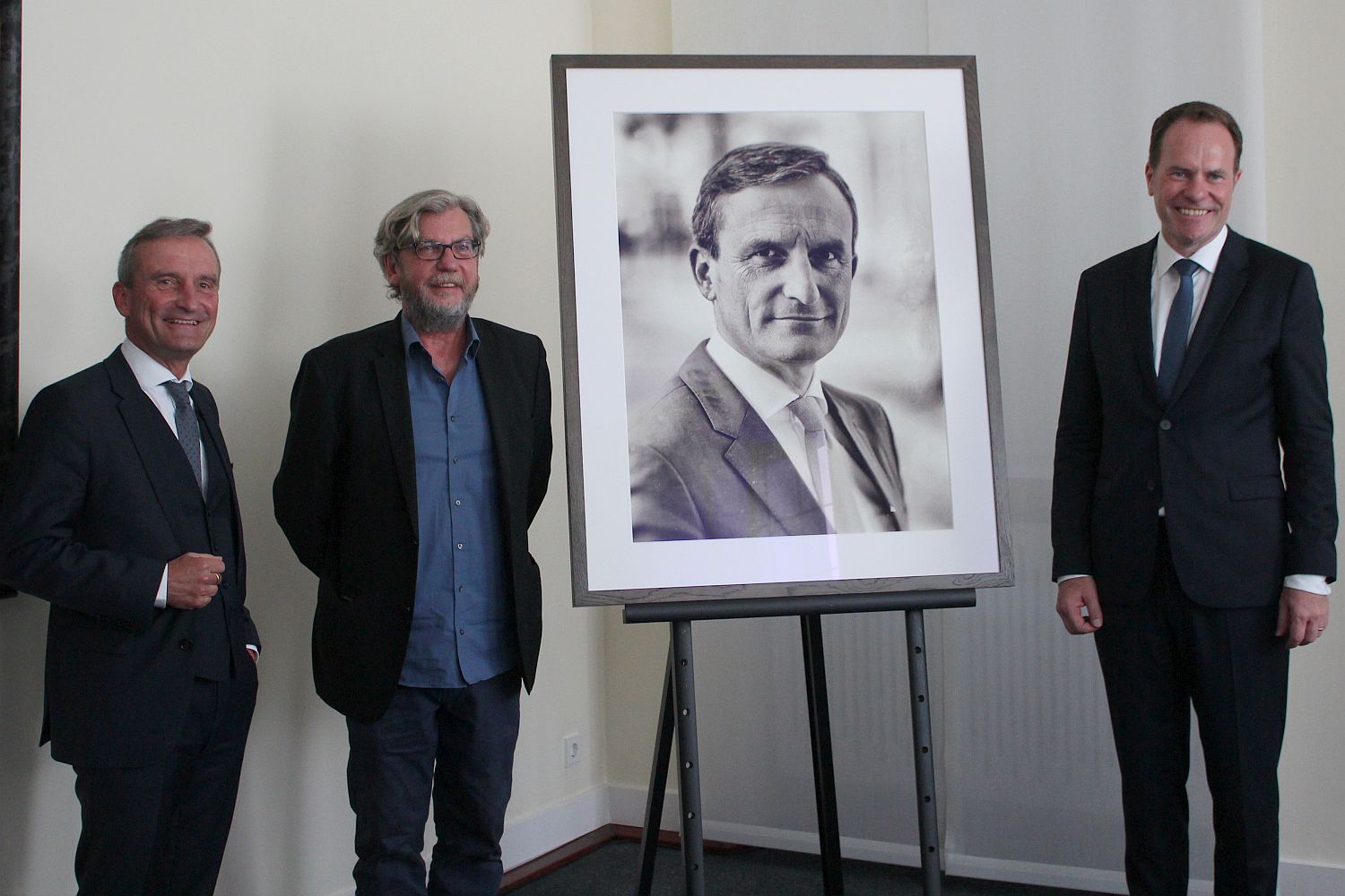 Düsseldorf: Porträt von Thomas Geisel zieht in den Ältestensaal ein ...