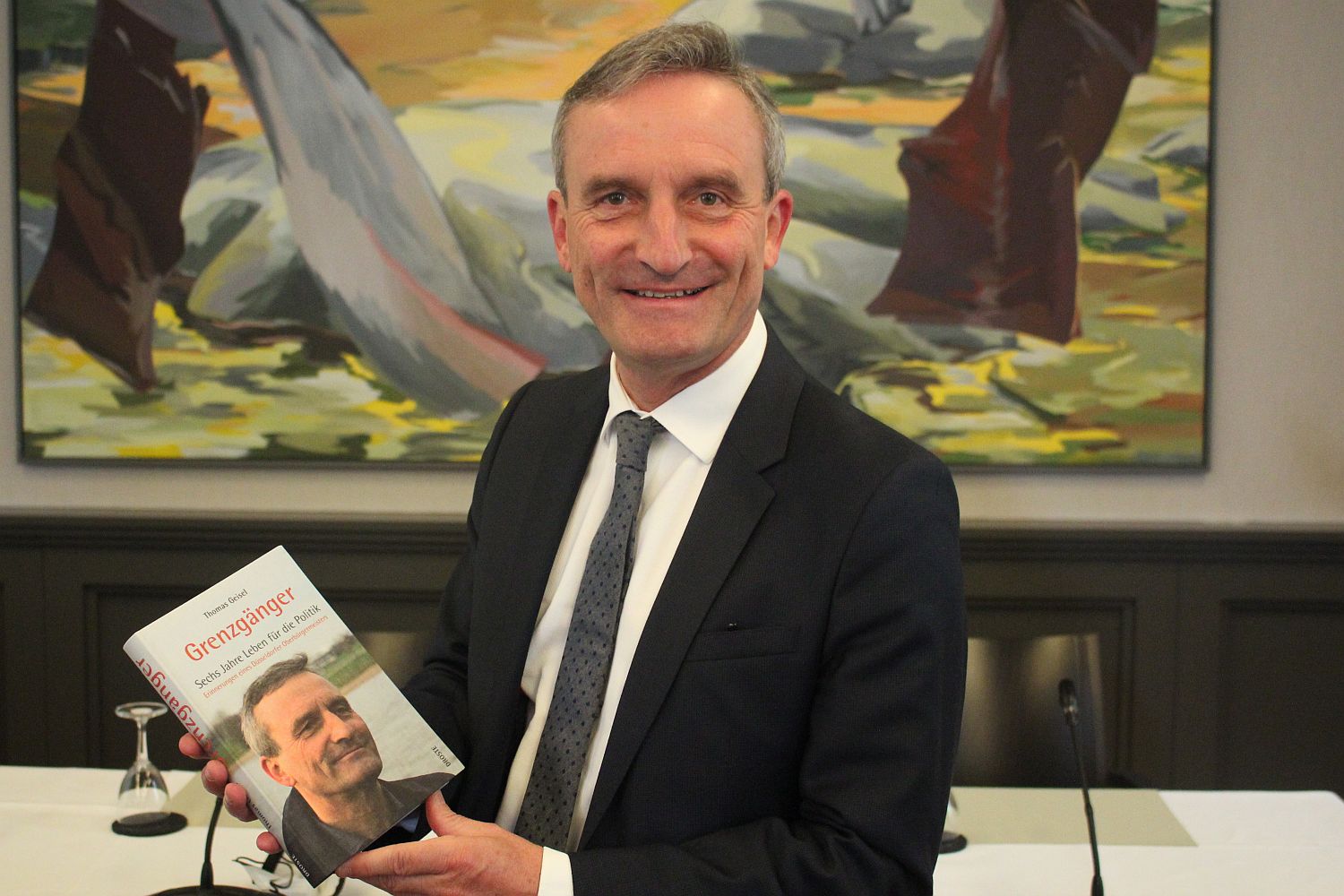 Düsseldorf: Thomas Geisel veröffentlicht ein neues Buch – Grenzgänger ...