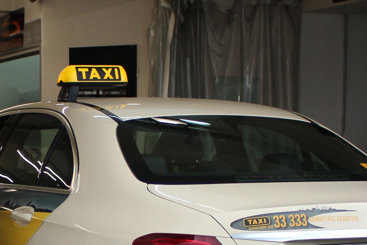 Düsseldorf: Taxi-Düsseldorf bietet sichere Fahrten mit 2G - Ddorf ...