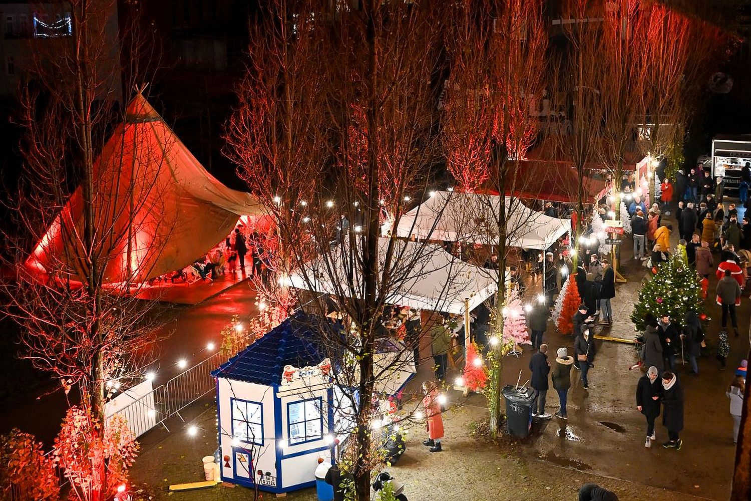 Düsseldorf Pempelfort: Weihnachtsgefühl unter der Franklinbrücke ...