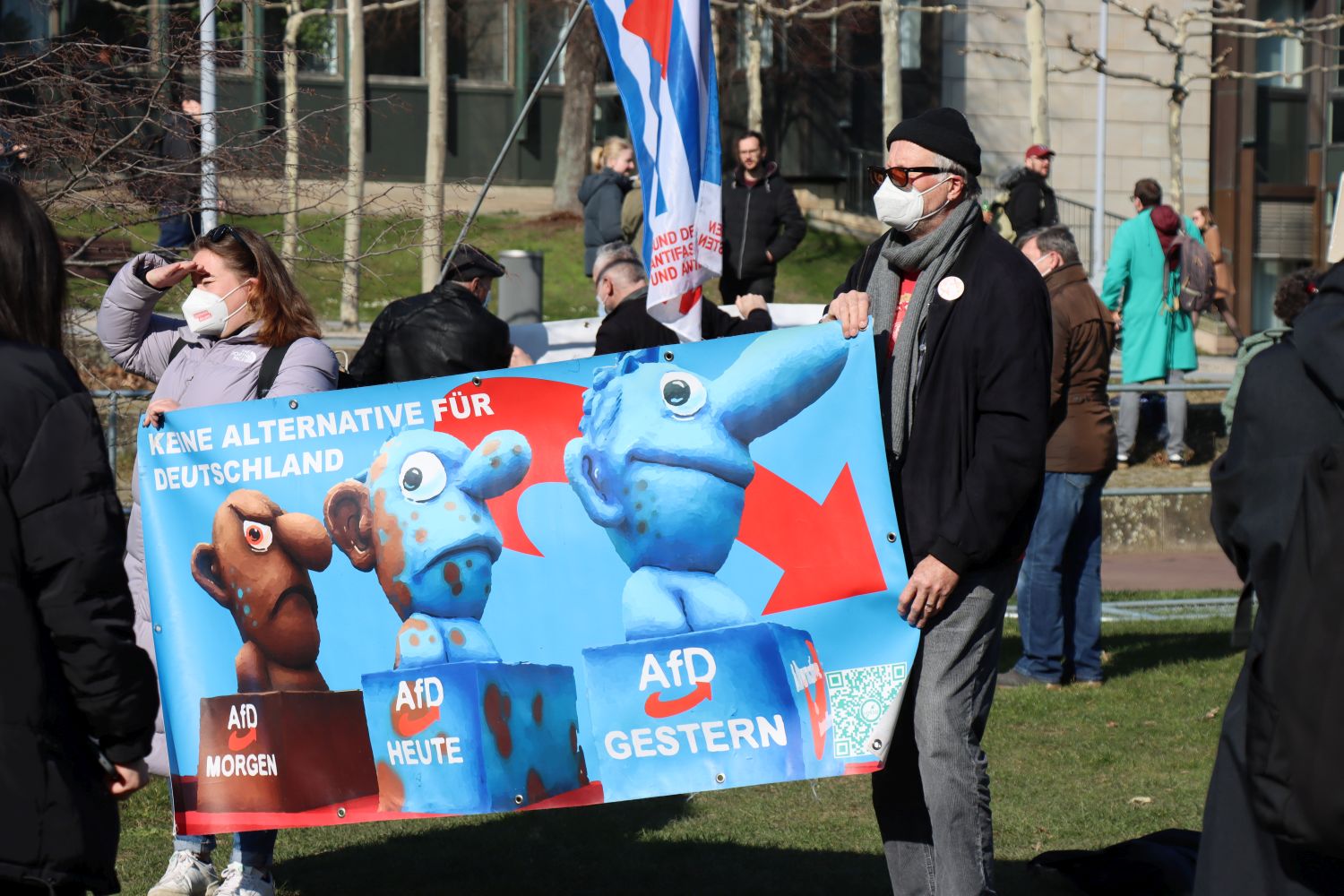 Düsseldorf: AFD protestiert vor dem Landtag – DSSQ hält dagegen - Ddorf ...