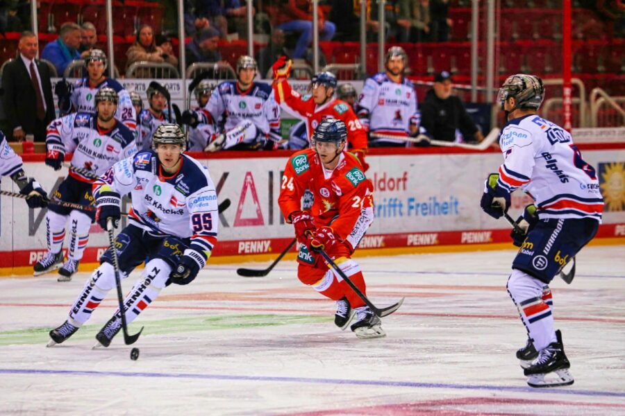 Heimsieg Düsseldorf: Die DEG gewinnt gegen die Iserlohn Roosters mit 4: ...