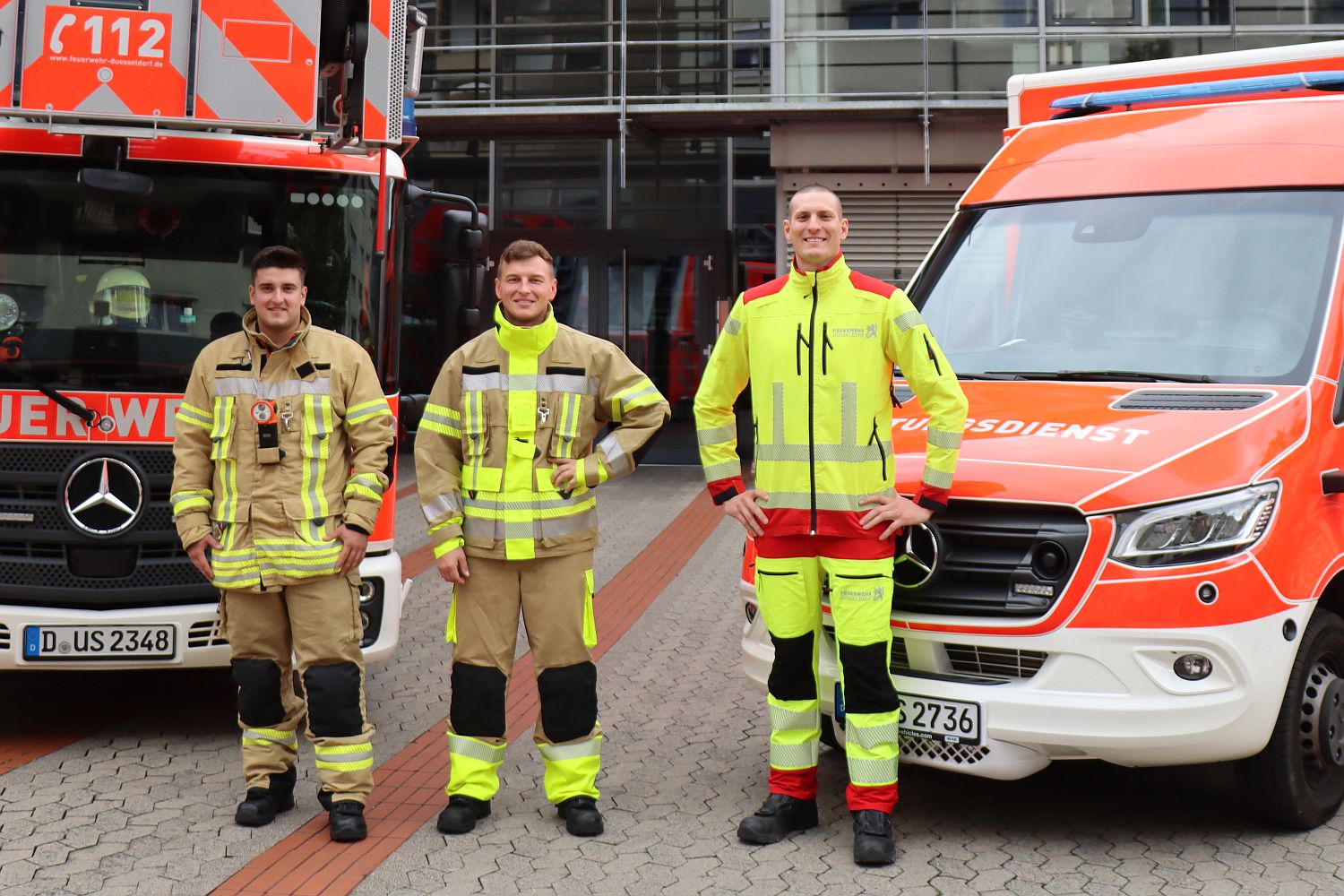Düsseldorf: Feuerwehr mit neuer Schutzkleidung - Ddorf-Aktuell ...