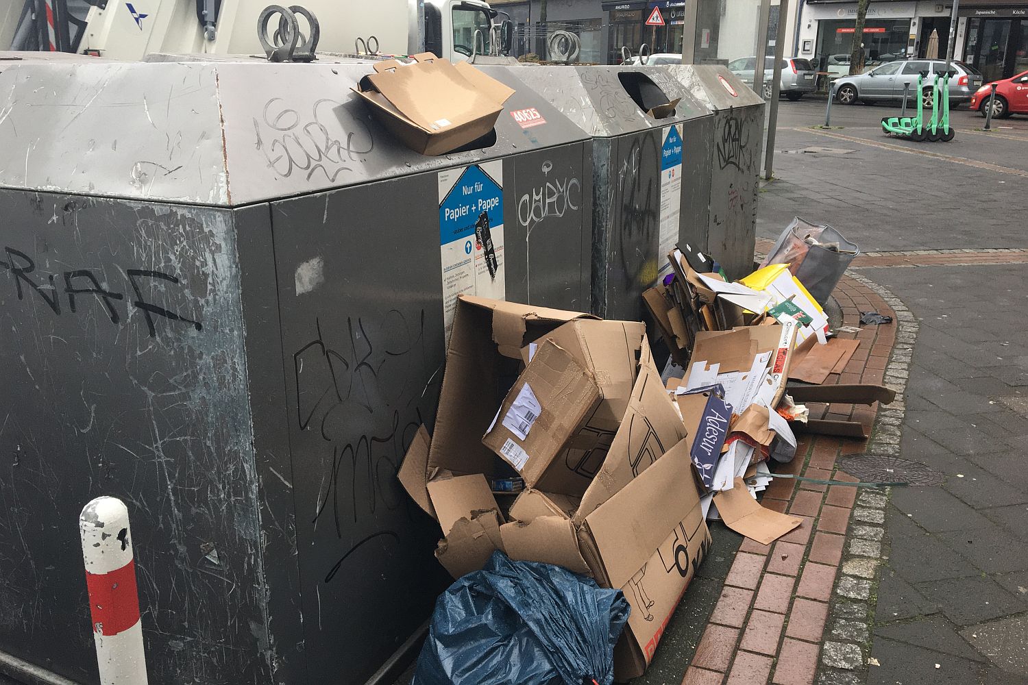 Düsseldorf: Stadt reduziert Altpapier-Container - Ddorf-Aktuell ...