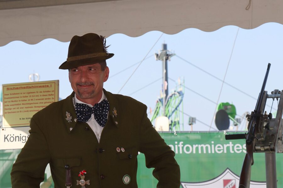 Düsseldorf: Carsten Meier ist der neue Regimentskönig der Sebastianer von 1316 - Ddorf-Aktuell ...