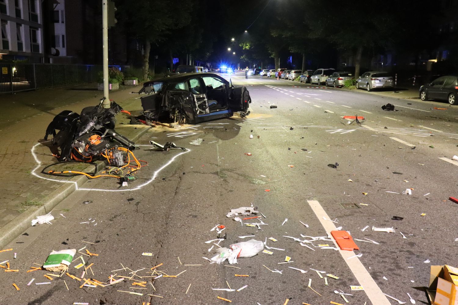 Düsseldorf Vennhausen: Vermutlich alkoholisierter BMW-Fahrer baut spektakulären Unfall - Ddorf ...