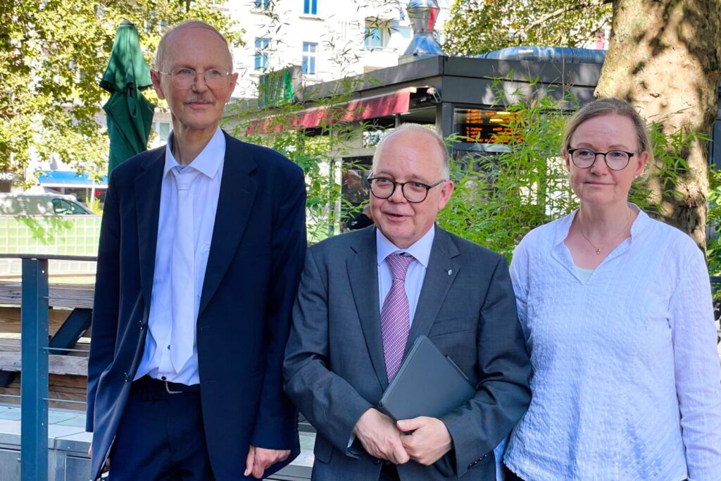 Düsseldorf Stadtmitte: Ortstermin des Oberlandesgerichts am Streit-Zaun ...