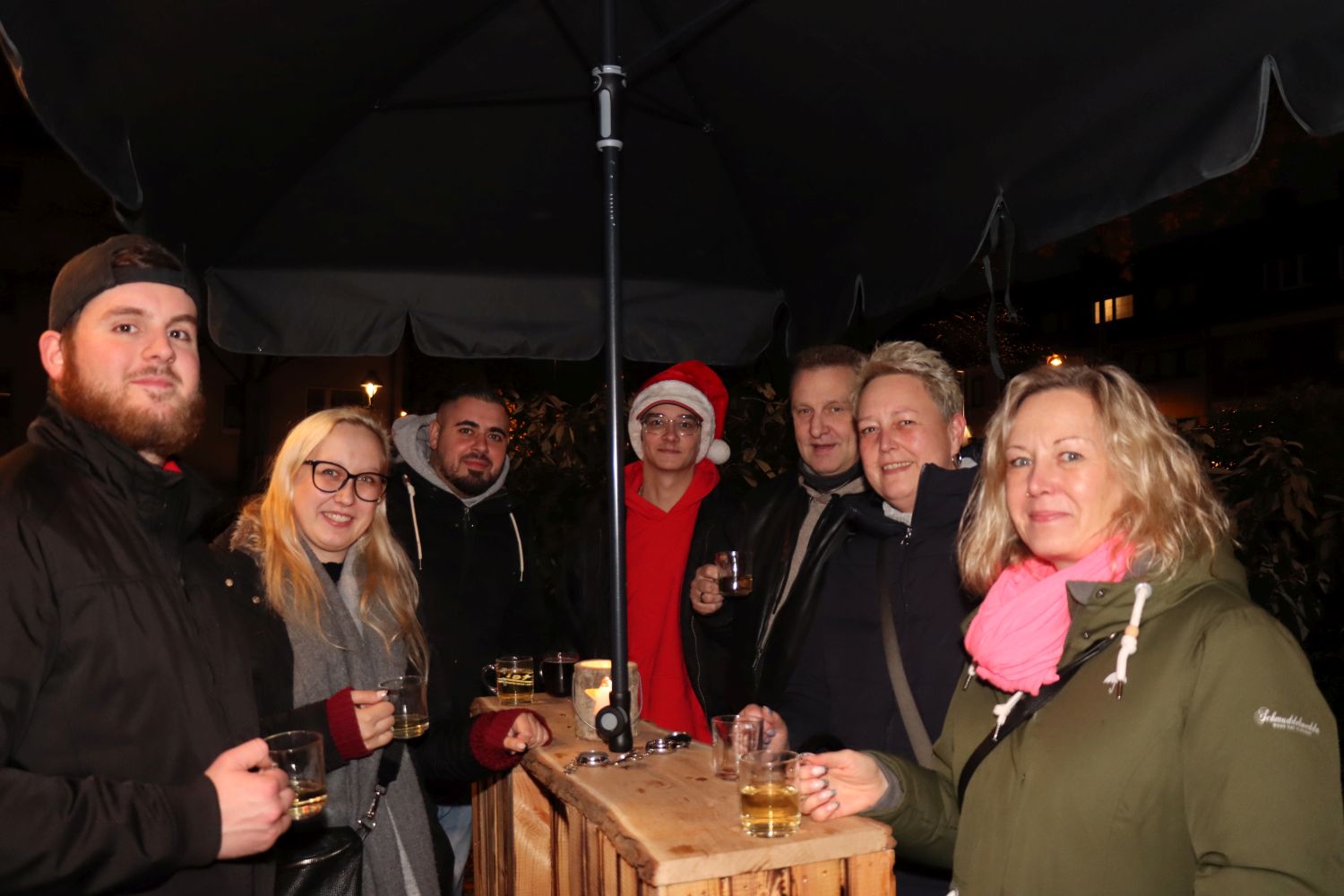 Düsseldorf Wersten: Die Glühweinhütte ist wieder da - Ddorf-Aktuell ...