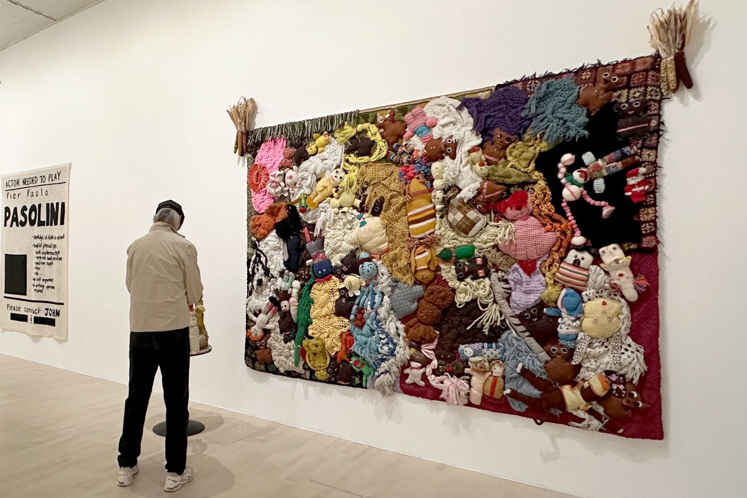 Poltergeist: K21 Düsseldorf erinnert an Mike Kelley - Ddorf-Aktuell ...