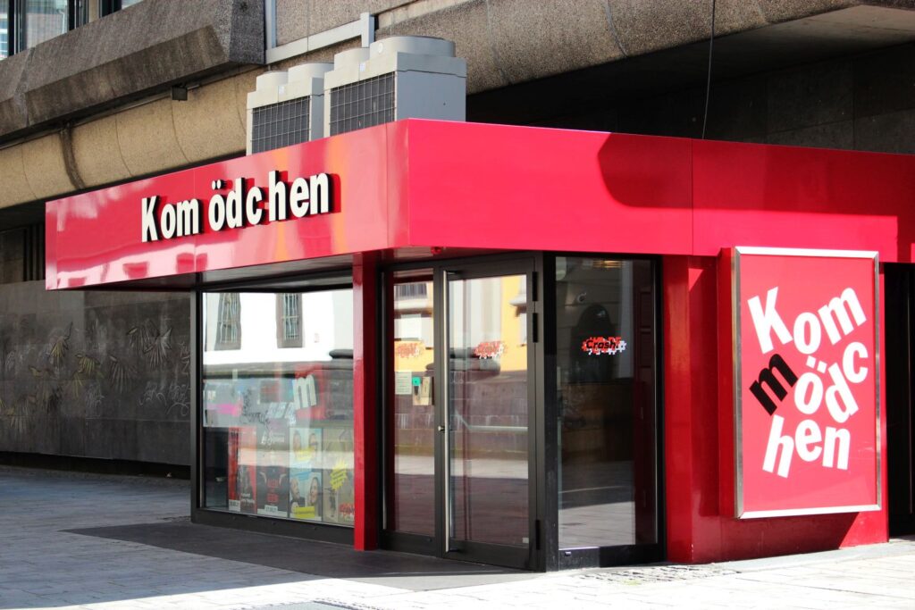 Düsseldorf: So bringt uns das Kom(m)ödchen durch das nächste Halbjahr ...