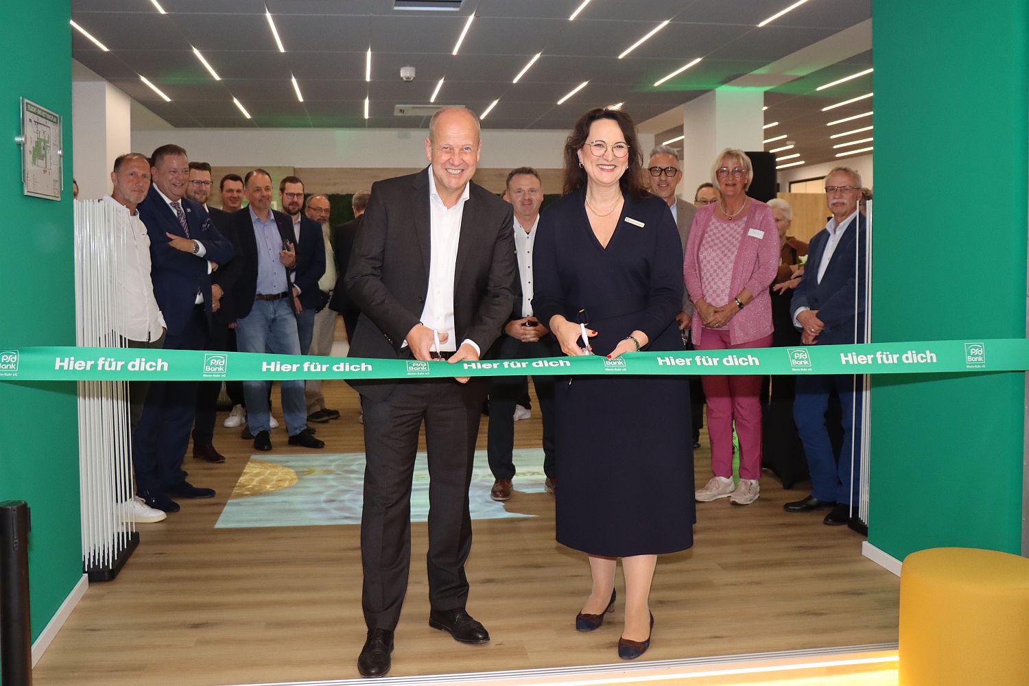 Düsseldorf: Moderne Filiale der PSD Bank Rhein-Ruhr überzeugt mit ...