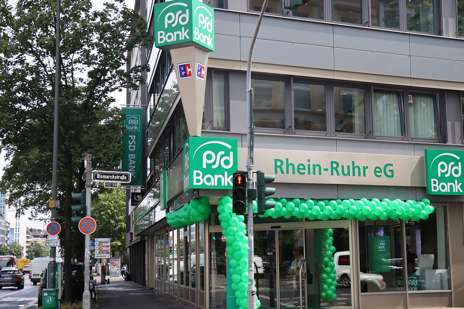 Düsseldorf: Moderne Filiale der PSD Bank Rhein-Ruhr überzeugt mit ...