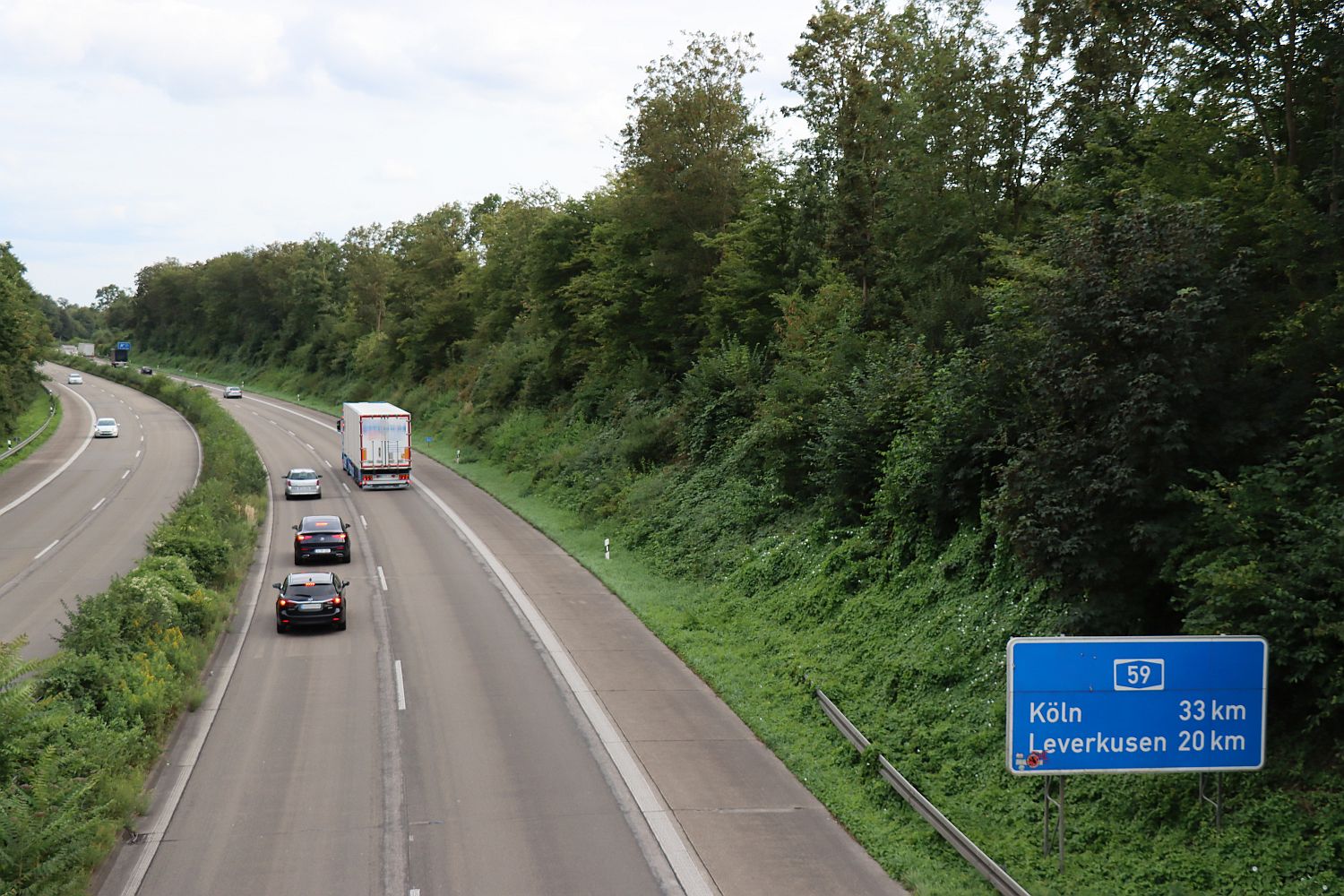 Akutmaßnahme mit Vollsperrung der A59 zwischen Monheim und Richrath in ...