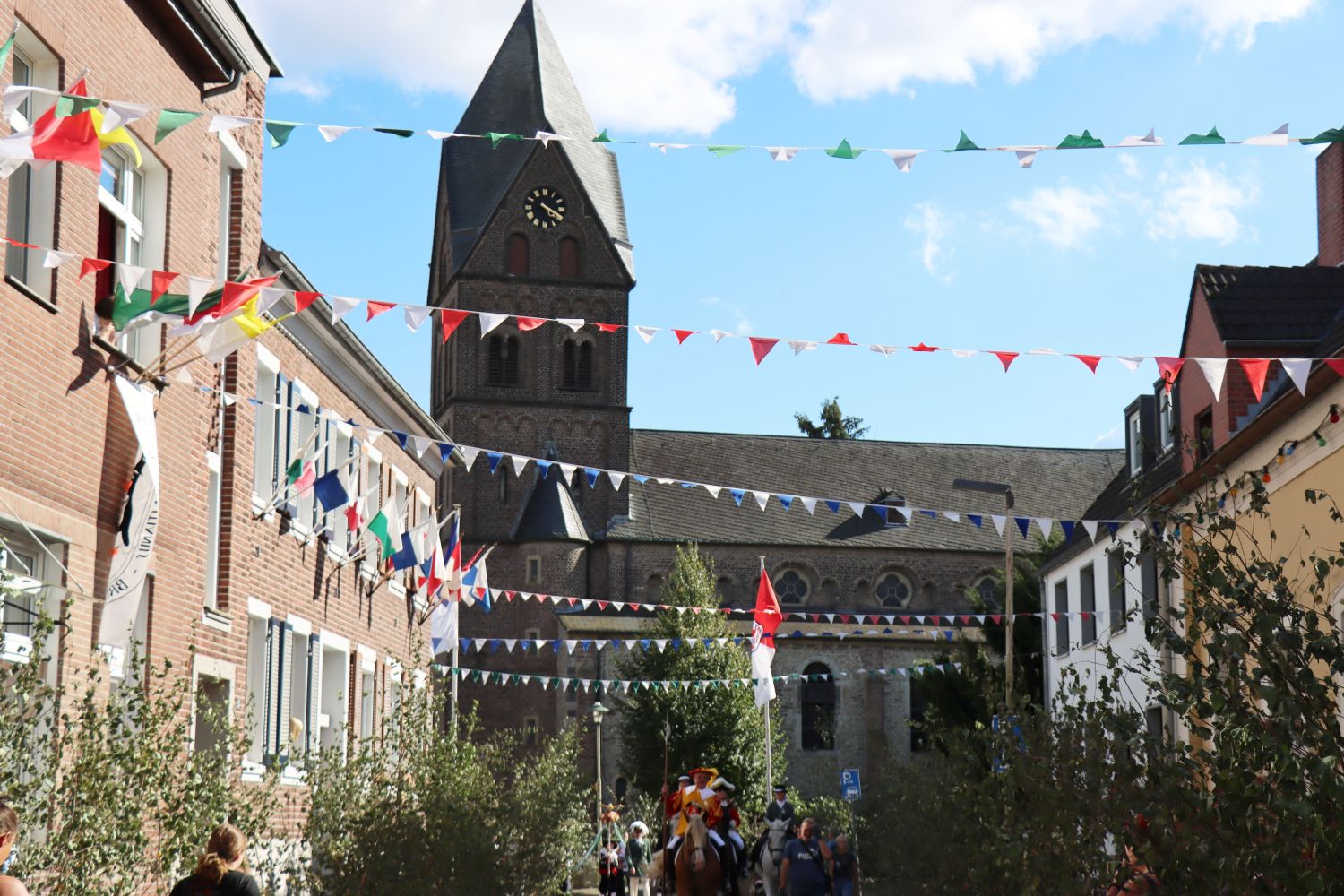 Düsseldorf: Die Schützenfestsaison im Norden endet in Angermund - Ddorf ...