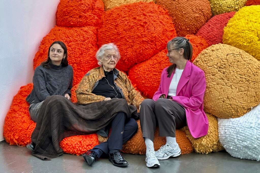 Lebensfaden: Sheila Hicks in der Kunsthalle Düsseldorf - Ddorf-Aktuell ...