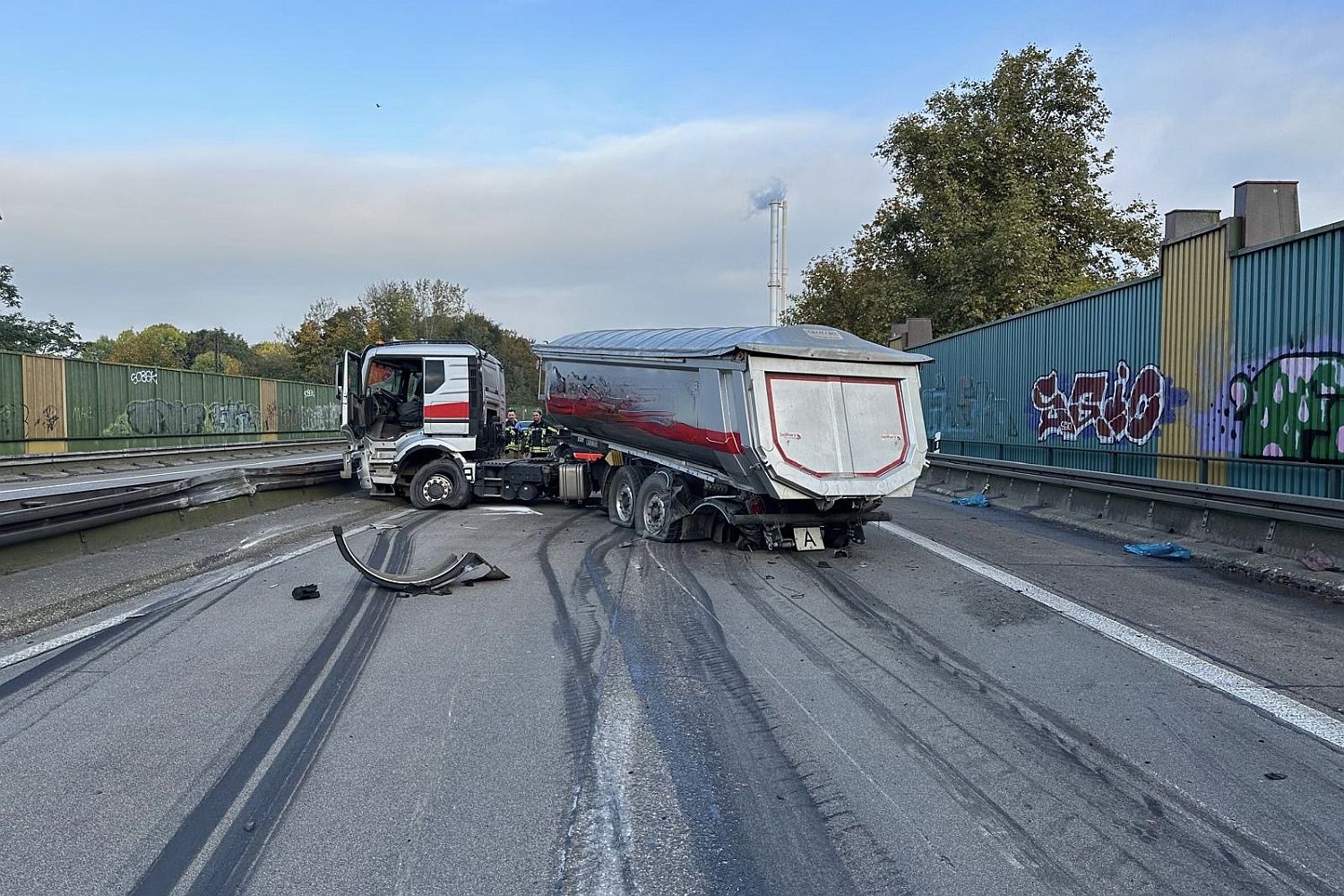 Düsseldorf – Langenfeld: Lkw-Fahrer baut Unfall auf gesperrter A59 - Ddorf-Aktuell ...