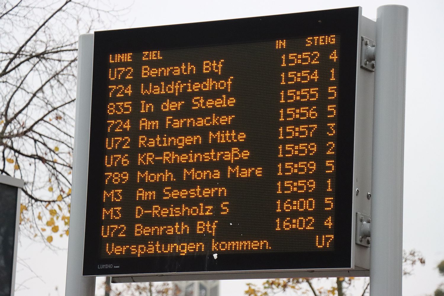 Düsseldorf: Anzeigen der Rheinbahn wegen Störung ohne ...