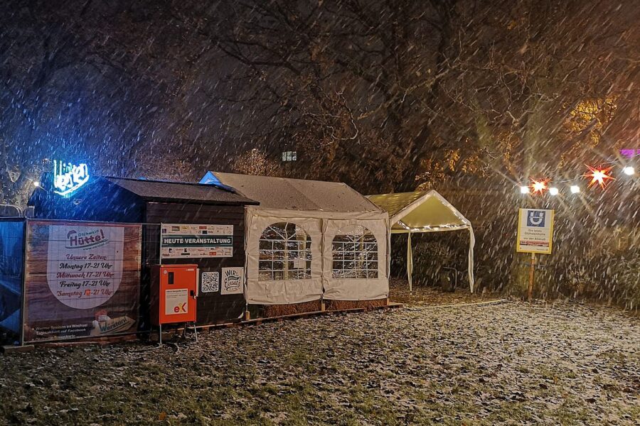 Düsseldorf Wersten: Stimmungsvolle Eröffnung der Glühweinhütte mit ...