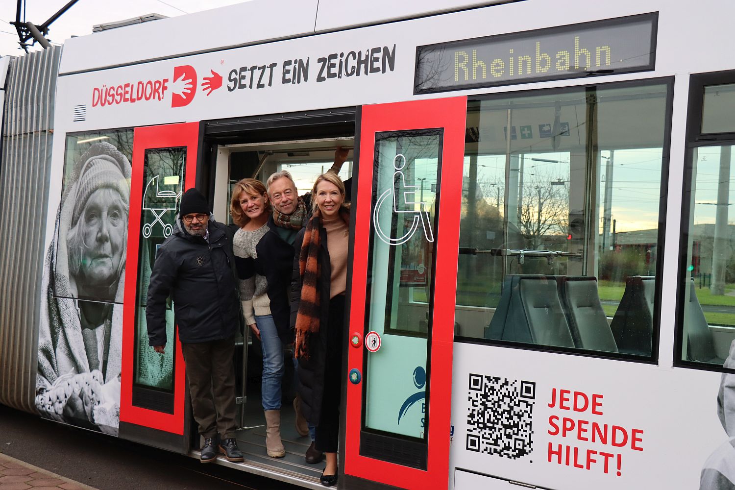 Pünktlich zum Tag des Ehrenamts: Straßenbahn der Bürgerstiftung fährt durch Düsseldorf - Ddorf ...