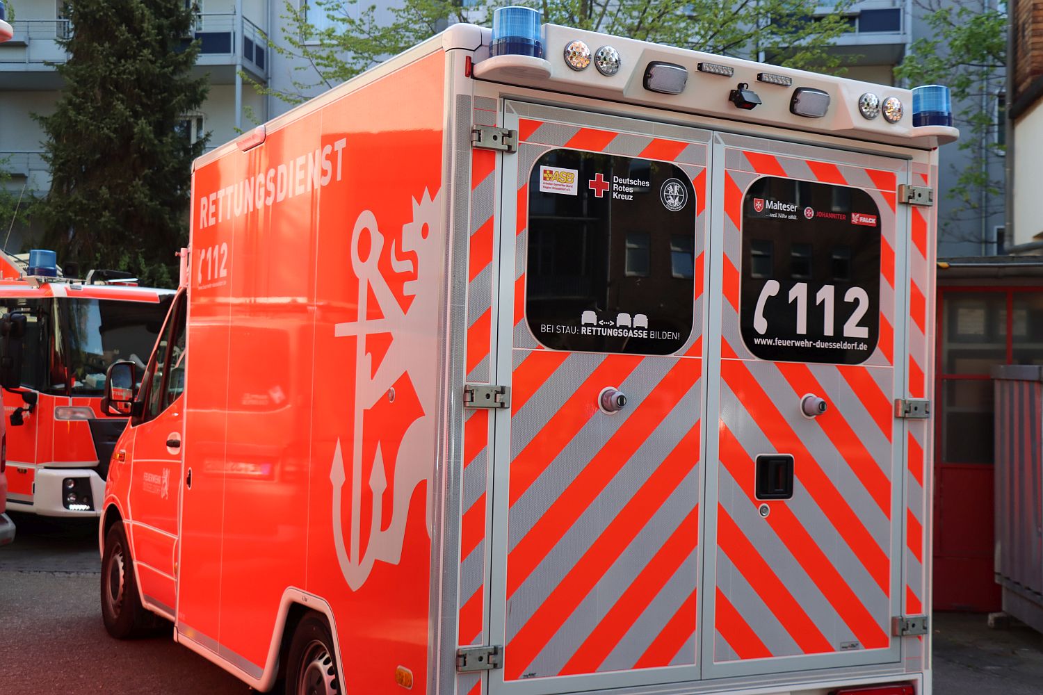 Düsseldorf Rath: Mehrere Verletzte nach Unfall zwischen Straßenbahn und Kleinbus - Ddorf-Aktuell ...