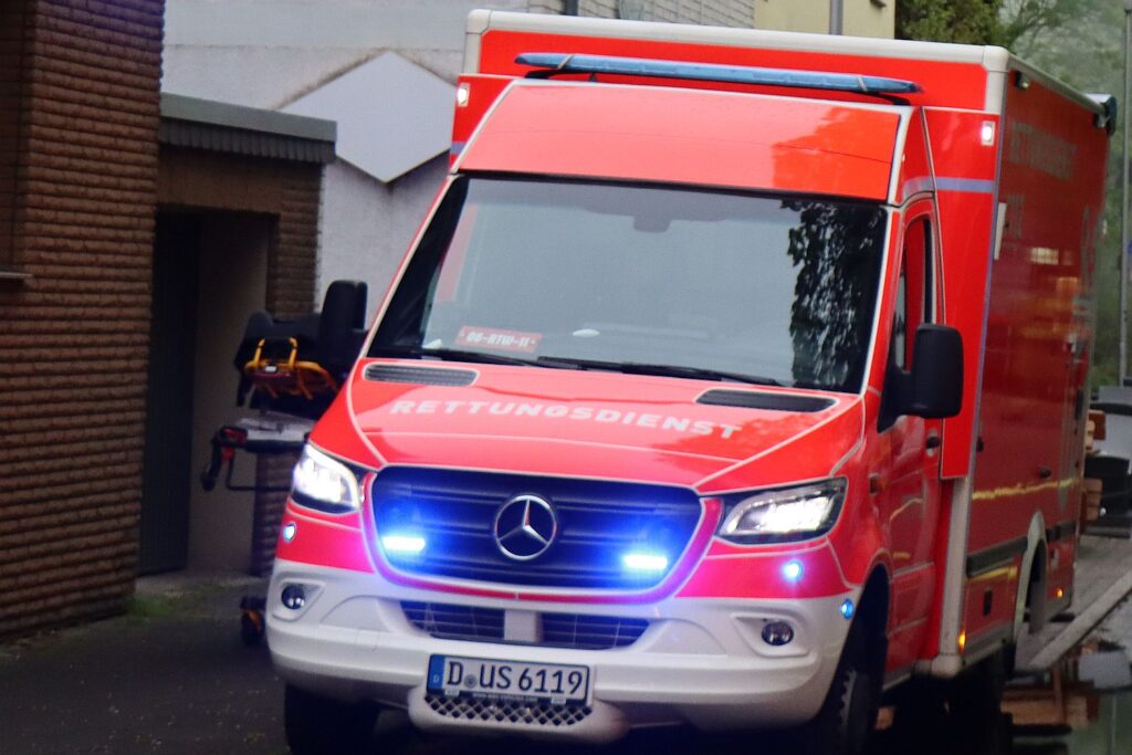 Düsseldorf Lohausen: Radfahrer unter Verdacht auf Drogenkonsum kollidiert mit Pkw - Ddorf ...