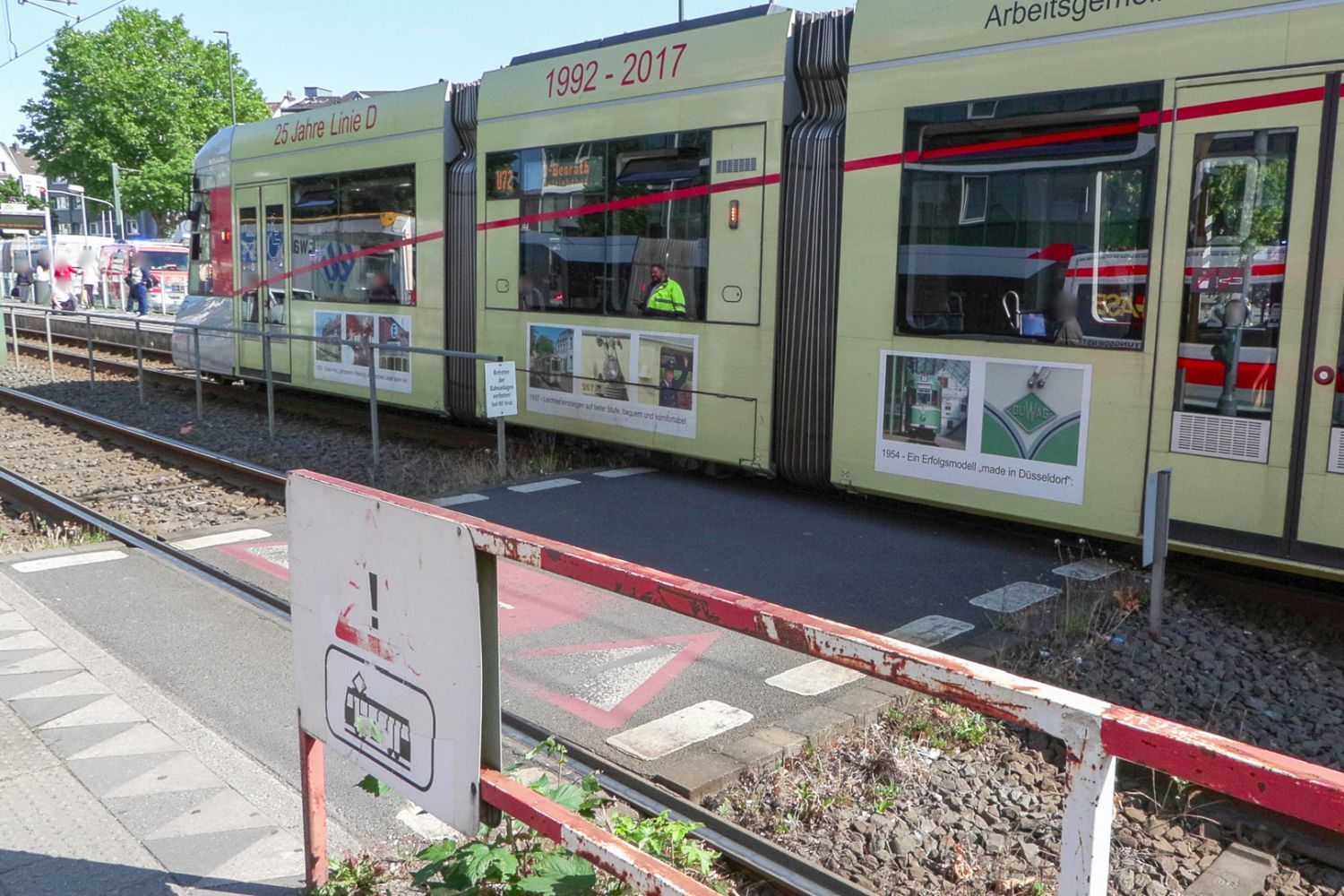Düsseldorf Holthausen: 57-Jährige bei Unfall mit Straßenbahn lebensgefährlich verletzt - Ddorf ...