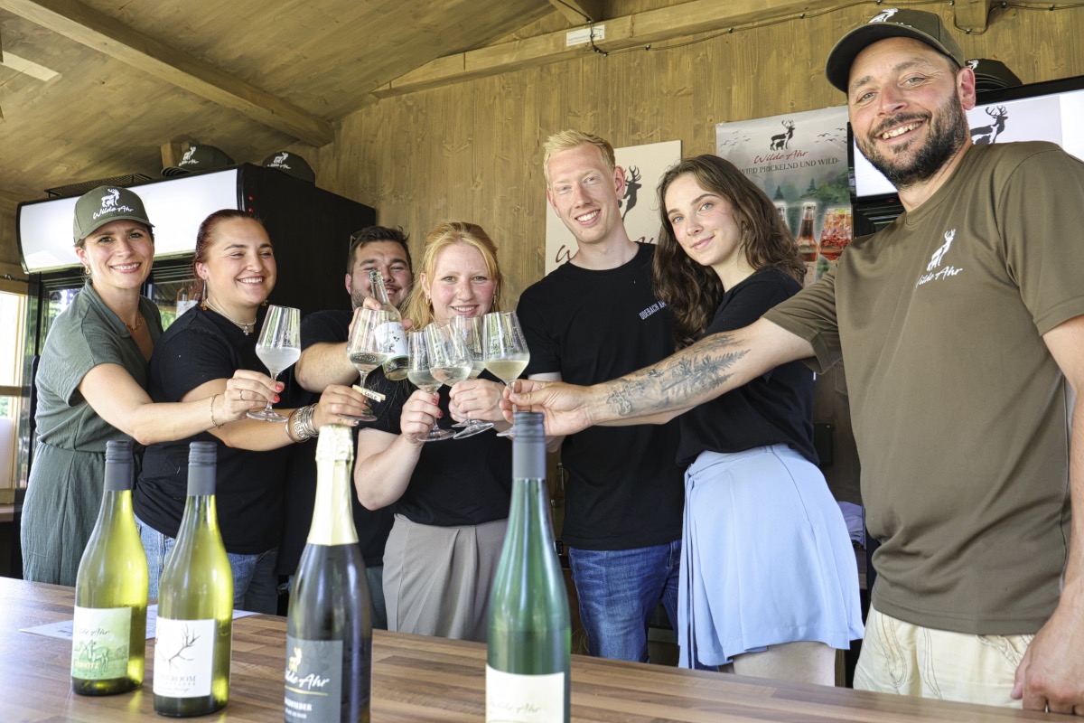 Dritte Odebacher Wein-Wiesn: Wein von der Ahr und eine Weinkönigin mit ...
