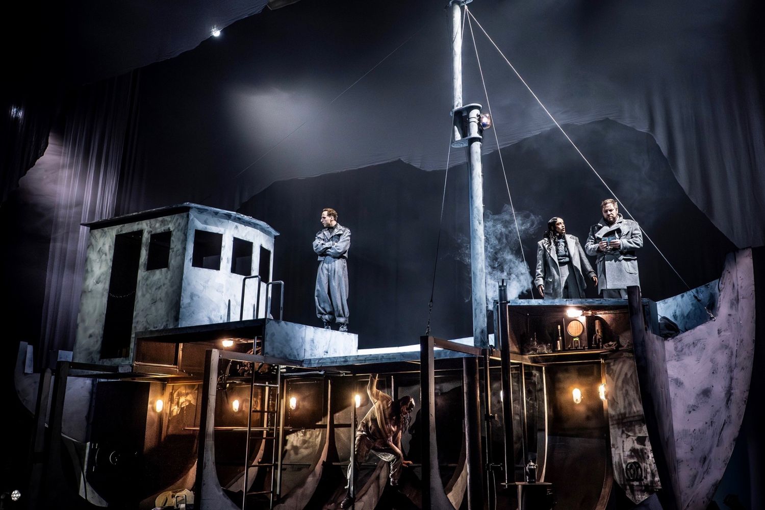 Heimatlos: „Der blinde Passagier“ im Schauspielhaus Düsseldorf - Ddorf ...