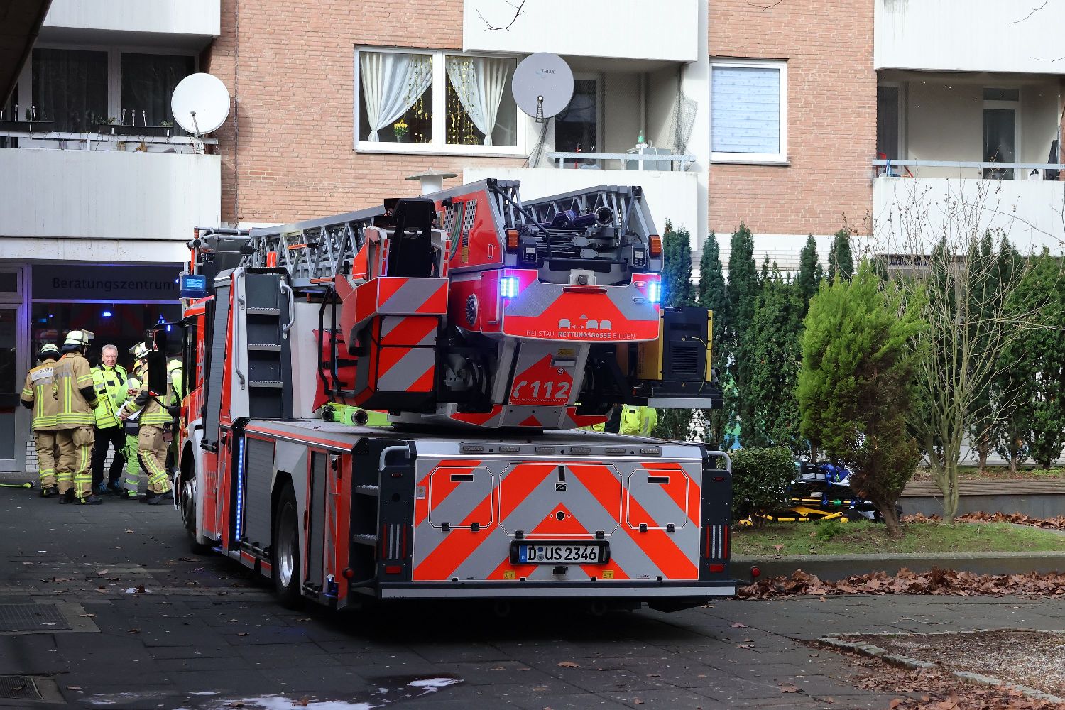 Düsseldorf Garath: Großeinsatz der Feuerwehr nach Kellerbrand in ...