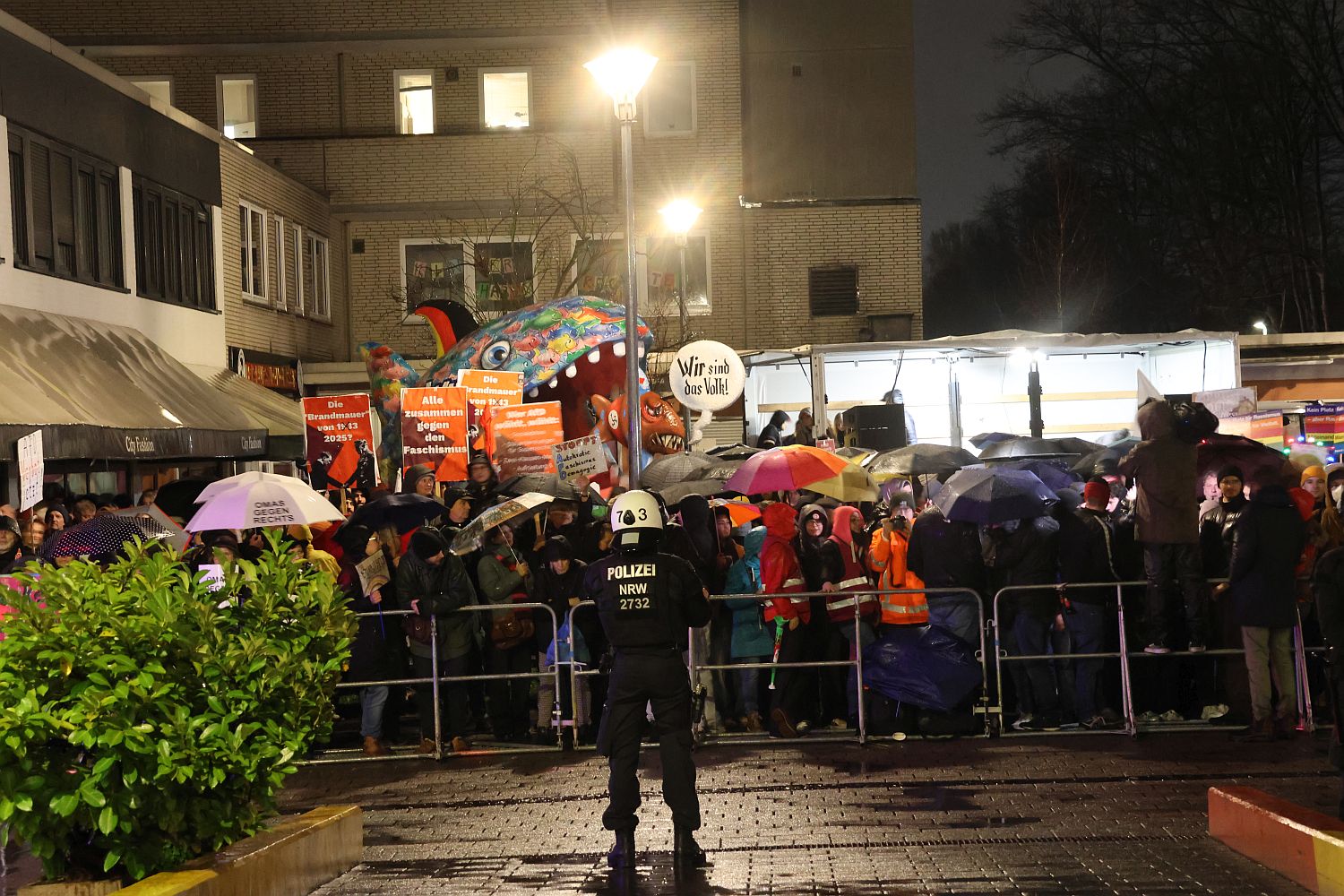 Düsseldorf Garath: Über 10.000 Menschen setzten ein deutliches Zeichen ...